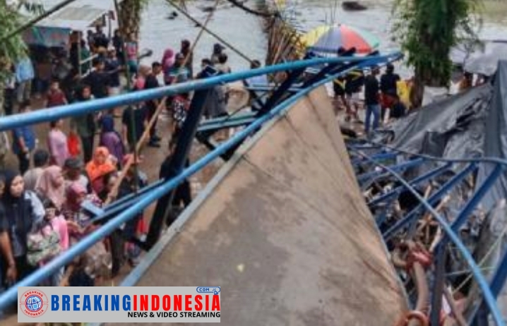 Jembatan Wisata Sungai Malus Putus Puluhan Pengunjung Jatuh - Breaking Indonesia